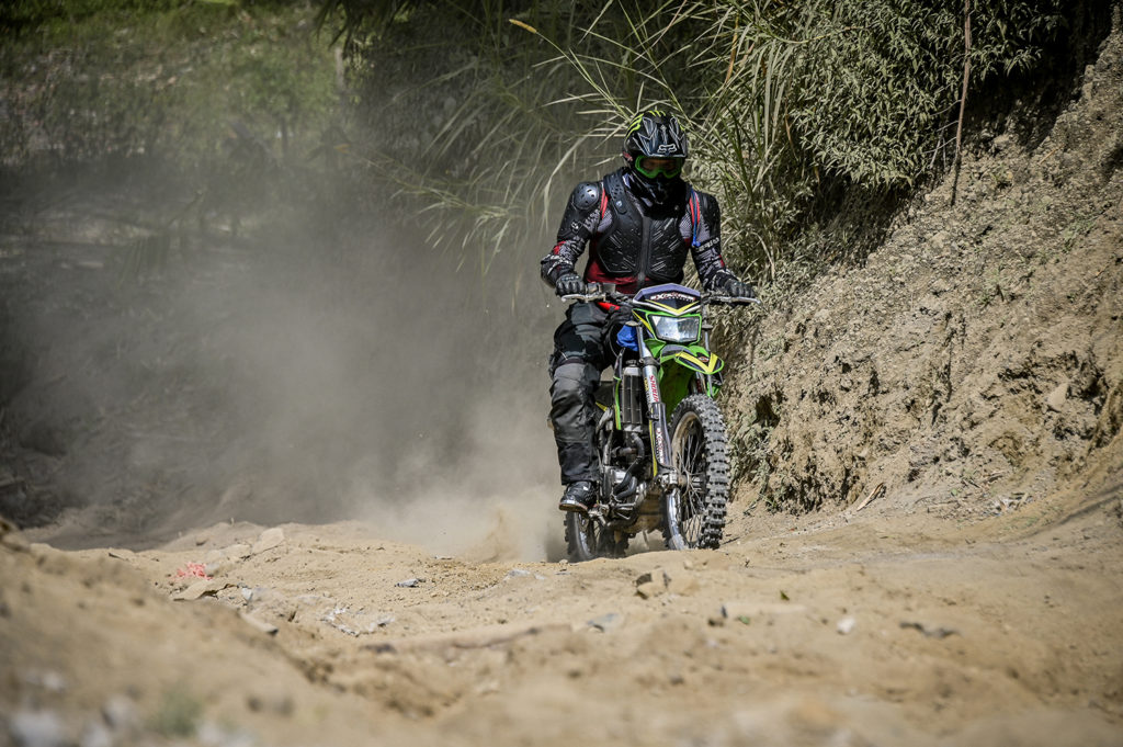 Dirt Bike Riding Techniques for Beginners – Adventure Riders Indonesia